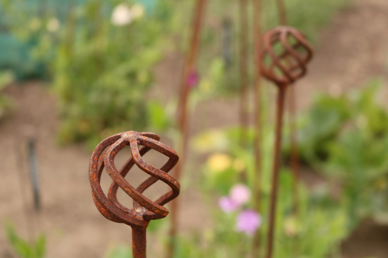 Set of 4 Metal Basket Stakes – Orchard Garden Antiques